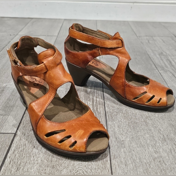 Merrell | Shoes | Merrell Women Evera Shift Cycling Tan Leather Sandals ...